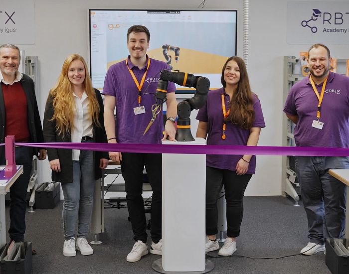 RBTX Academy: takeaway robot knowledge training from igus - Press ...